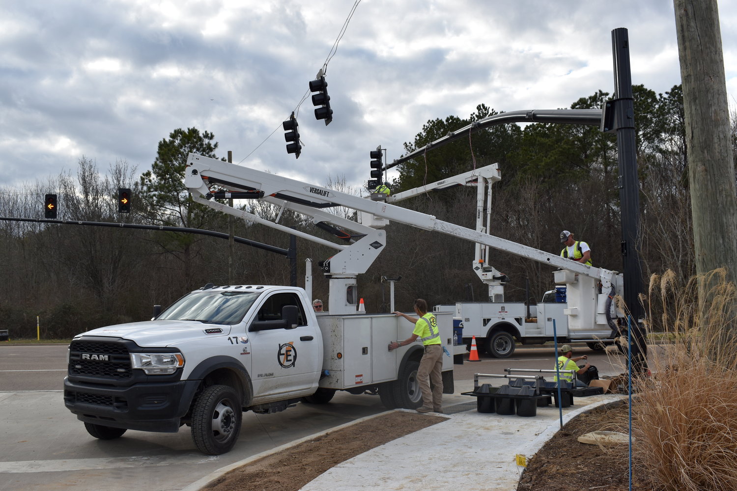 New traffic lights up at Costco on Highland Colony Parkway