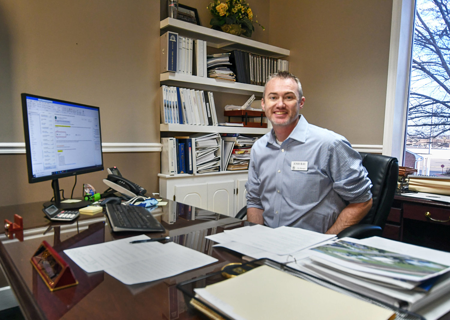 Ray settles in as city manager - Shelbyville Times-Gazette