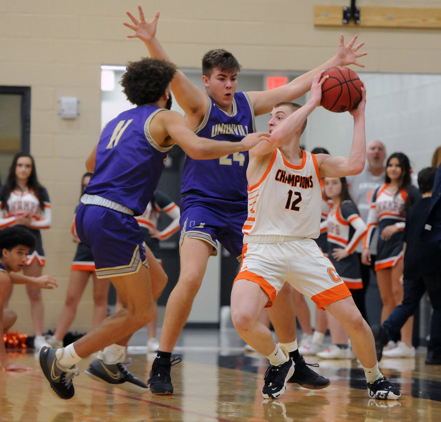 Champs' defense controls Vikings - Shelbyville Times-Gazette