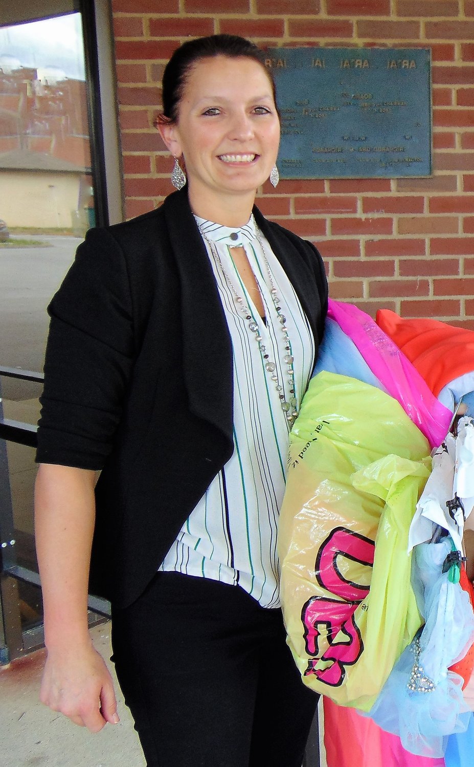 Schools offer free prom dresses - Shelbyville Times-Gazette