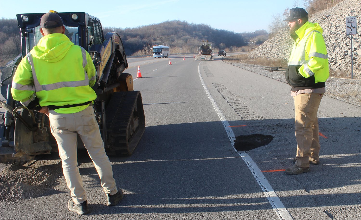 Sinkhole closes lane of Highway 41A - Shelbyville Times-Gazette